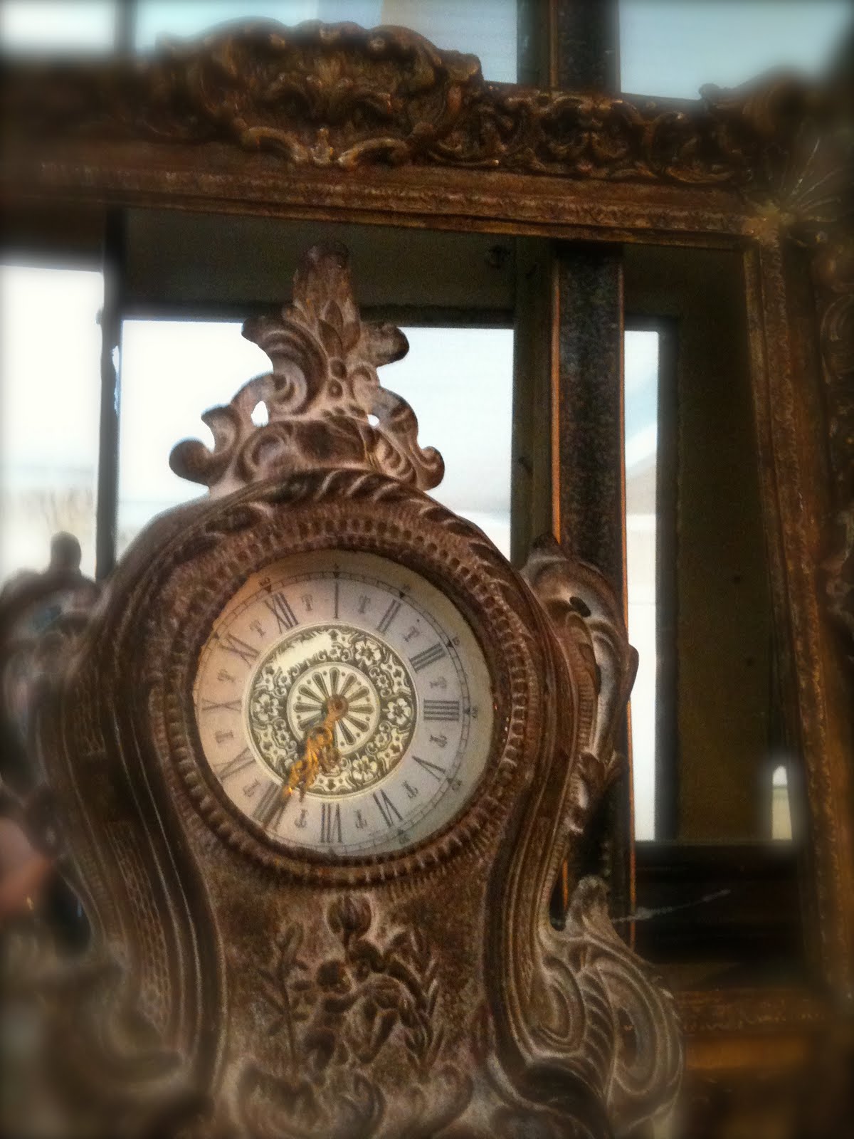 OLD FRAMES & CHINA ~ FEATHERED NEST FRIDAY - French Country Cottage