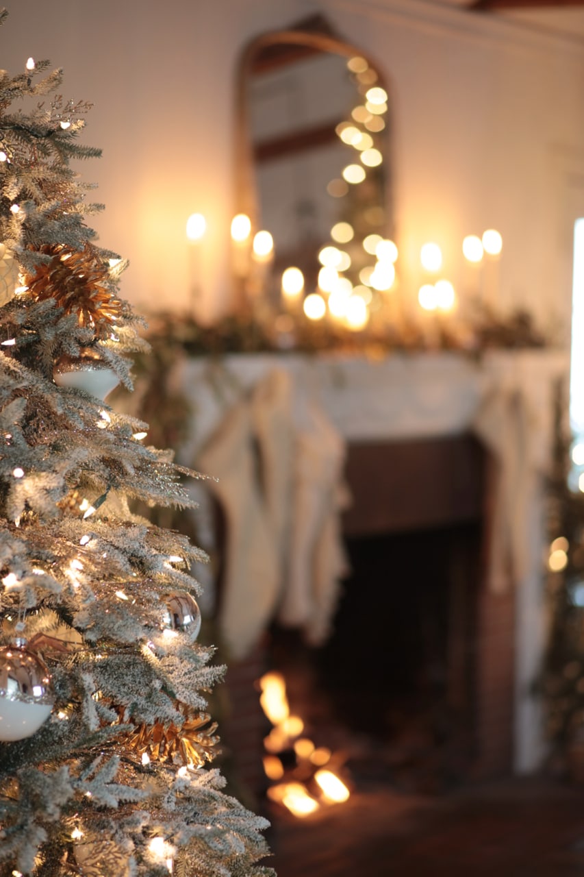 Christmas Lights at night tour - French Country Cottage