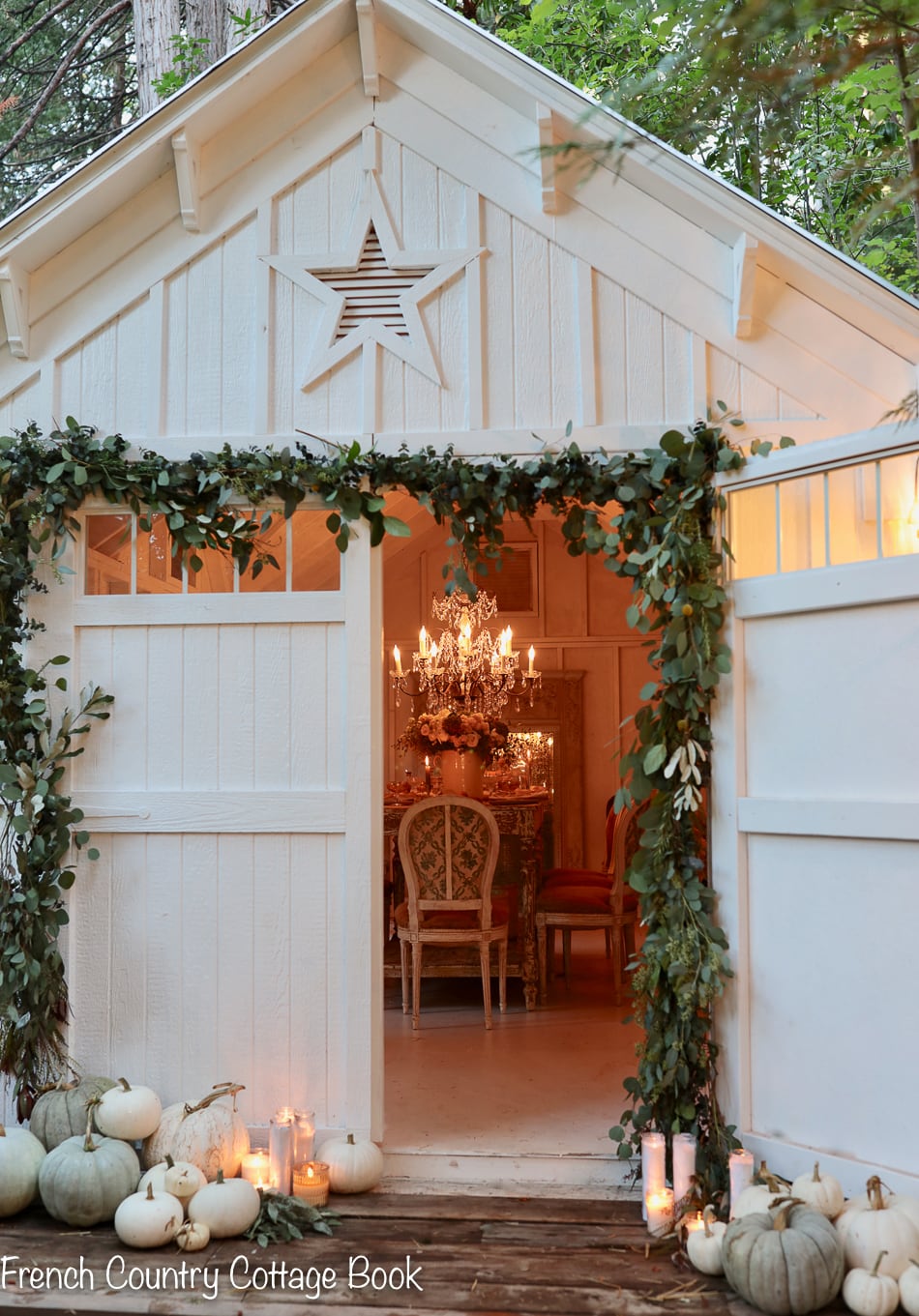 Cozy autumn by candlelight - French Country Cottage