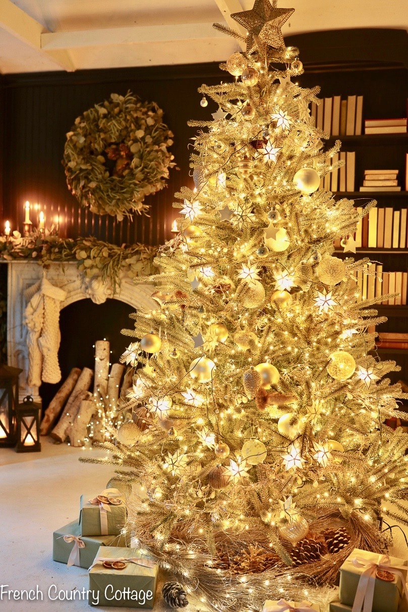 12 Ideas for decor under the Christmas Tree - French Country Cottage