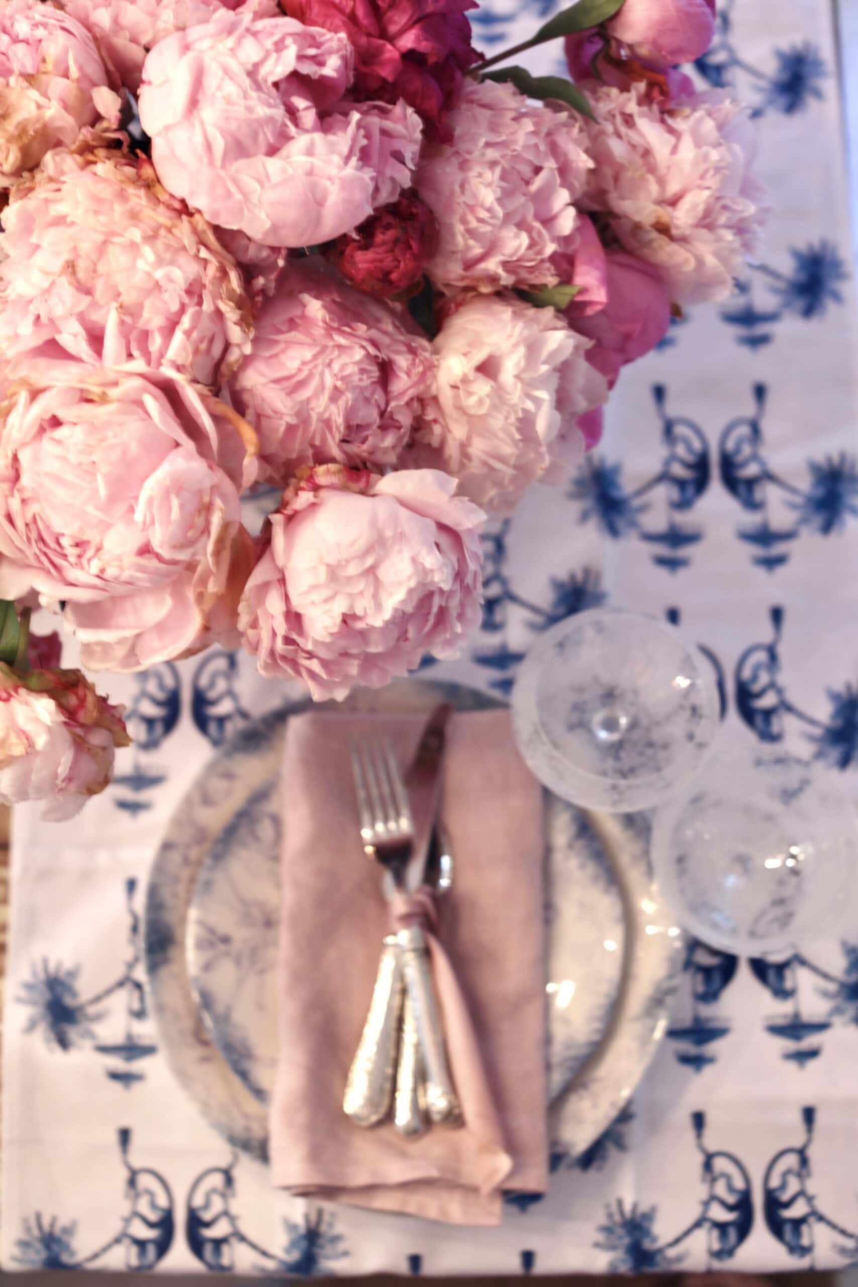 25 Charming Toile Wallpapers - French Country Cottage