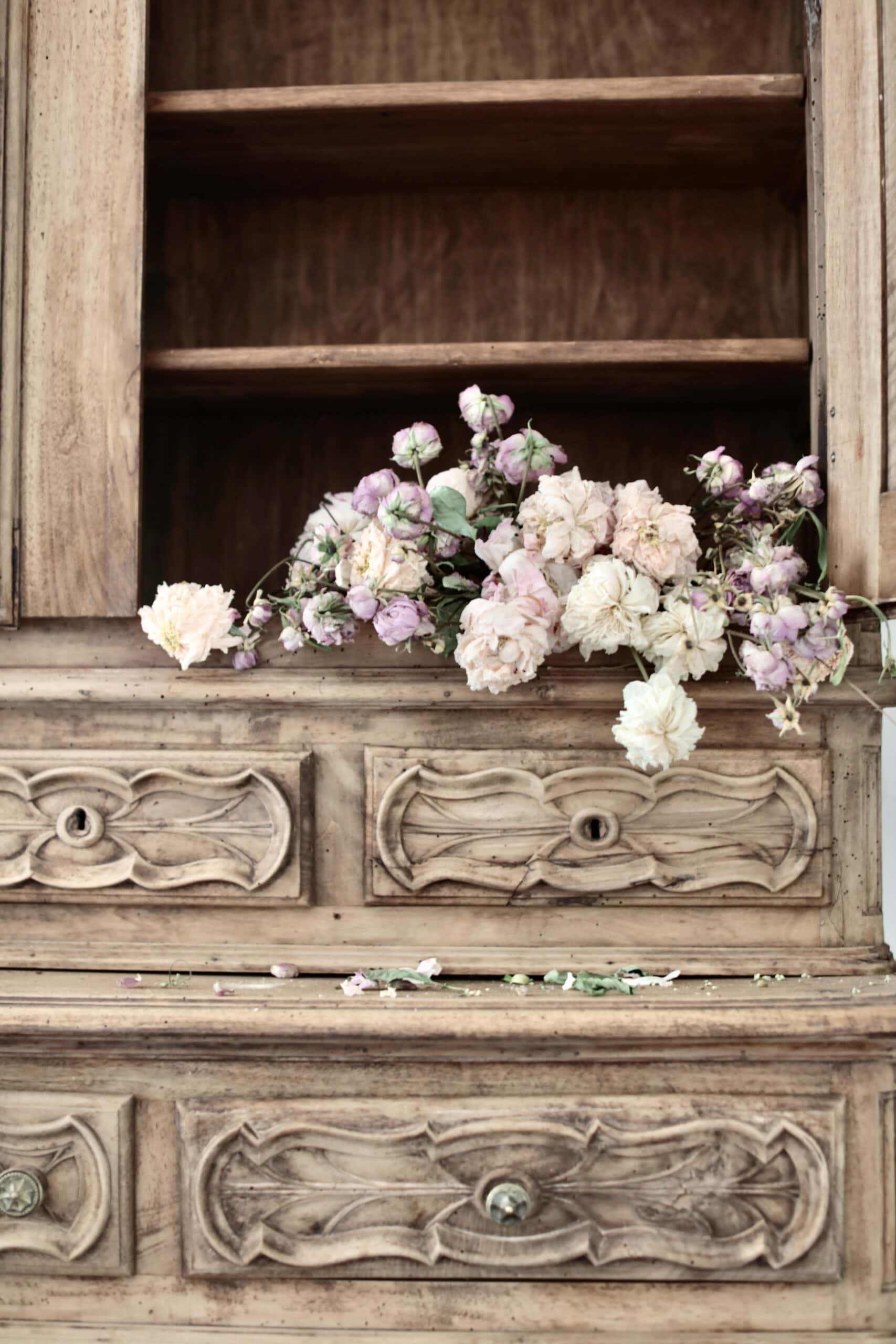 10 Simple Ideas for decorating with Dried Flowers - French Country Cottage