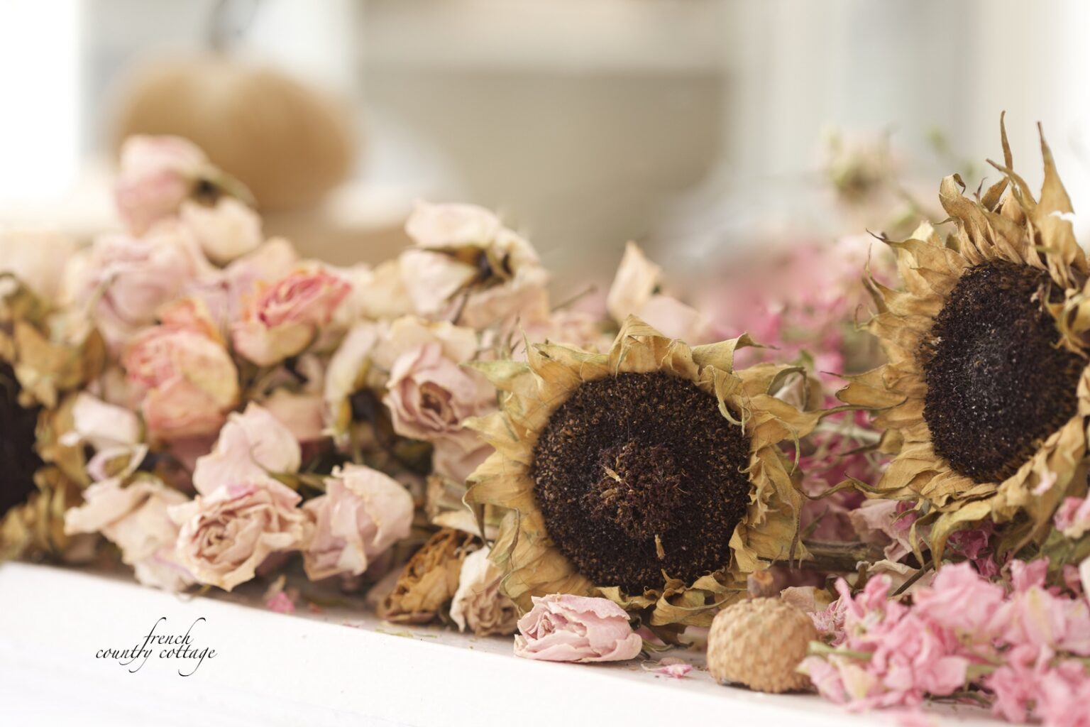 10 Simple Ideas for decorating with Dried Flowers - French Country Cottage