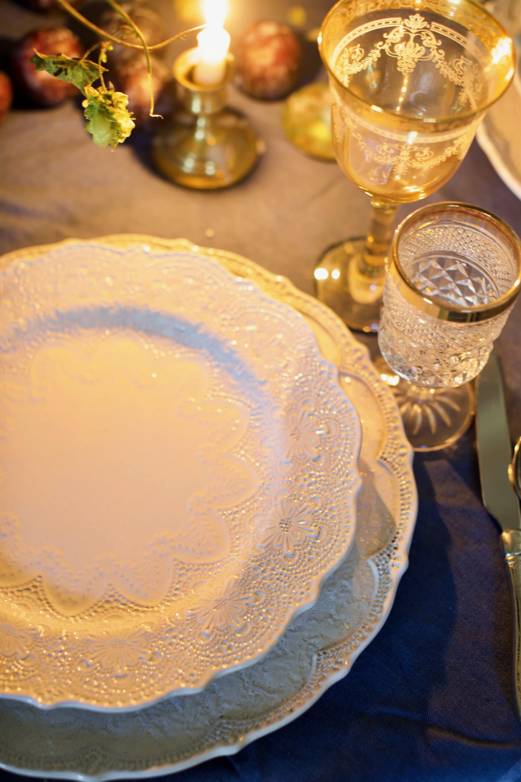 Simple Natural Autumn Table Setting - French Country Cottage