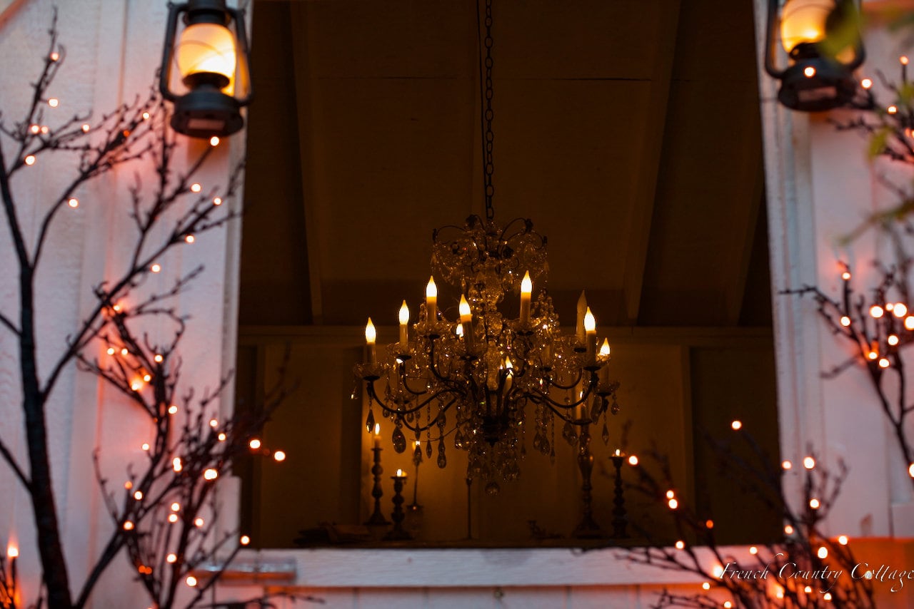 Simple Beautiful Autumn Spooky Barn Decor - French Country Cottage