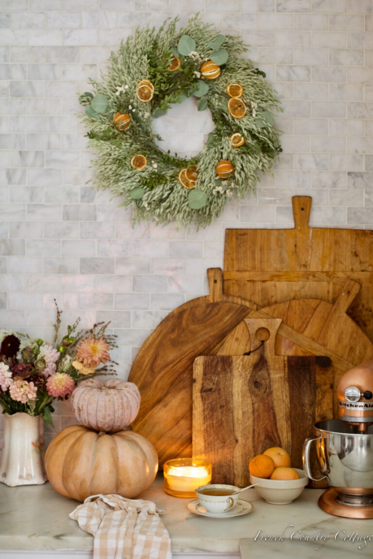Simple natural autumn in the kitchen - French Country Cottage