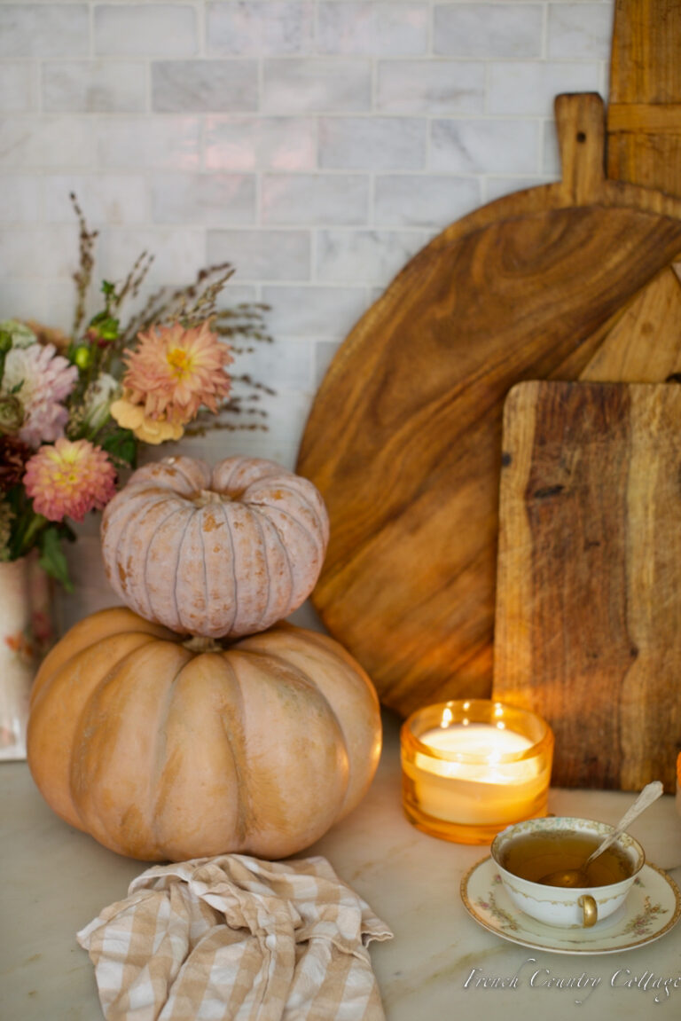 Simple natural autumn in the kitchen - French Country Cottage