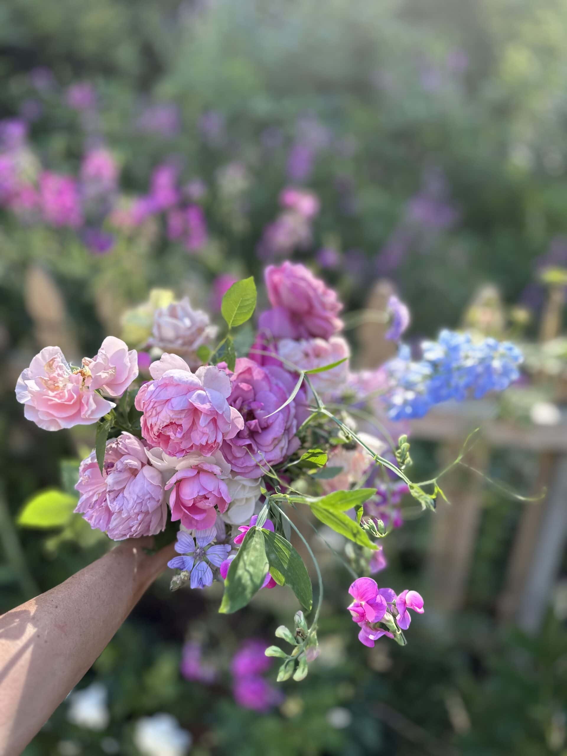 3 Tips for a beautiful gathered floral arrangement - French Country Cottage